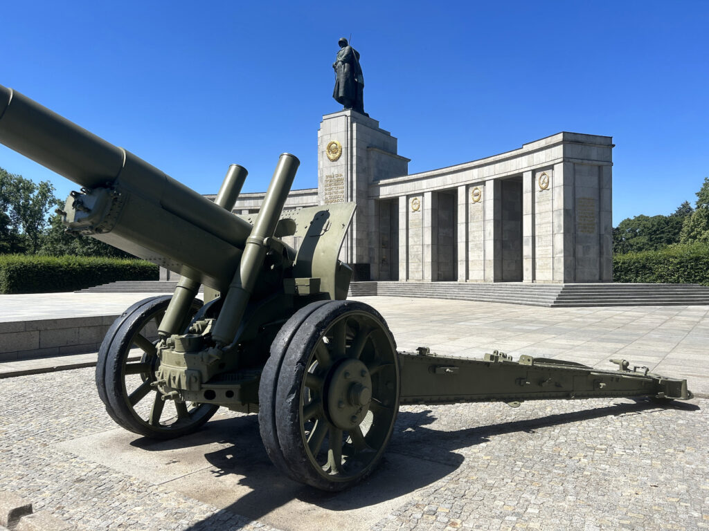 The Soviet War Memorial in Tiergarten – The Bunker Girl's Guide to Berlin